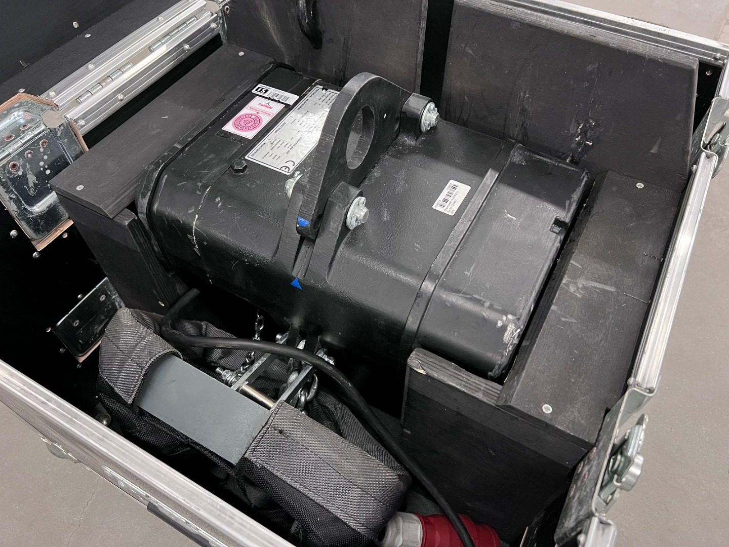 Chain Master 1000kg D8 31m Single Reeve Motor Stationary Hoist | 1570 ...